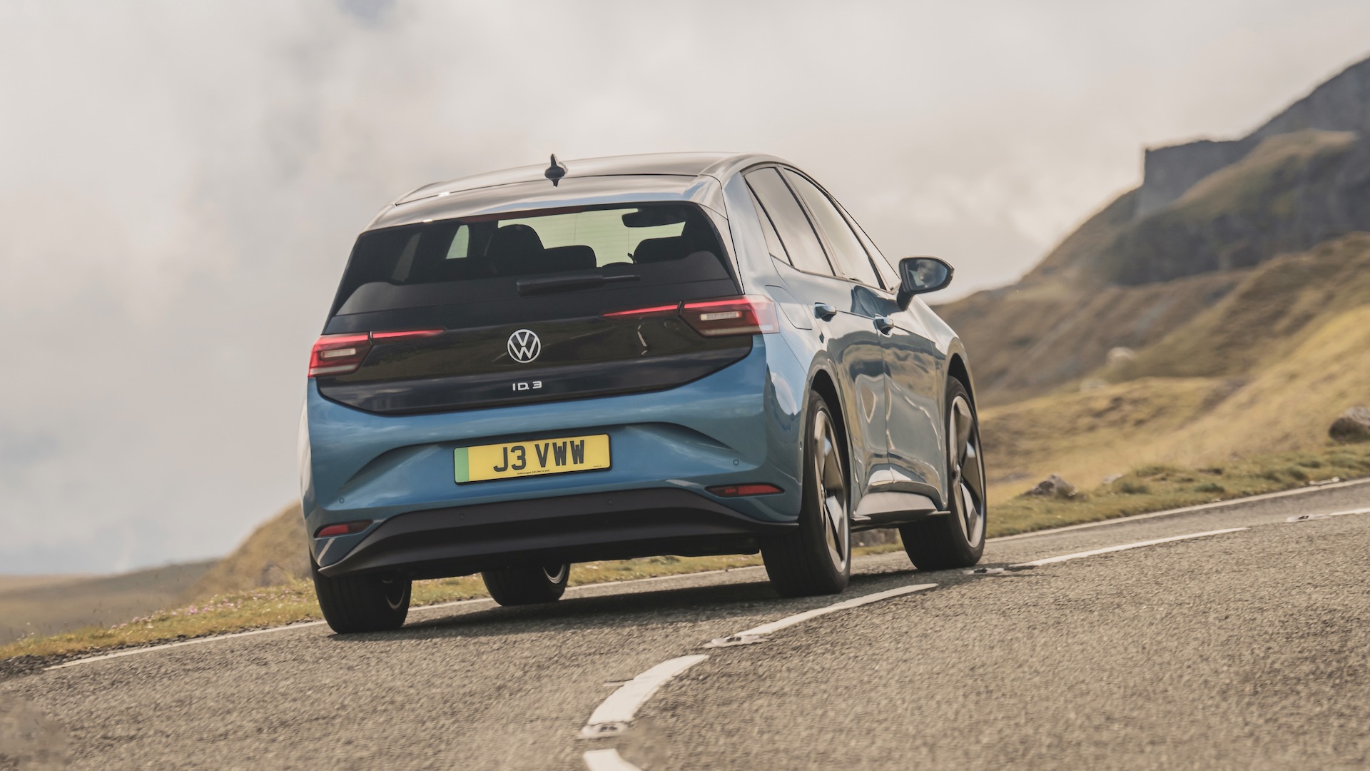 VW ID3 Review 2025 Electric Range Interior Price Carwow